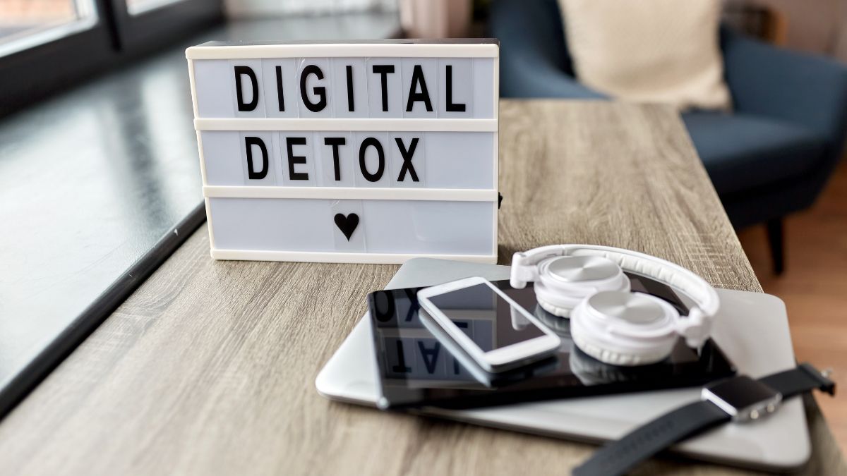 Digital Detox: Can Unplugging Make You More Productive? - KissPromotion